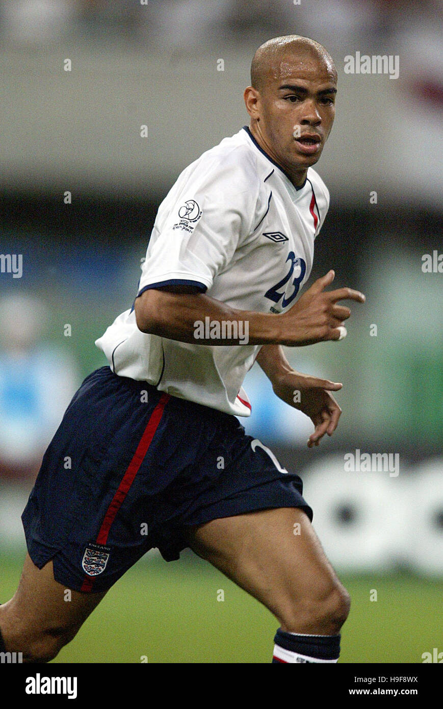 KIERON DYER ENGLAND & NEWCASTLE UNITED FC NIIGATA STADIUM BIG SWAN ...
