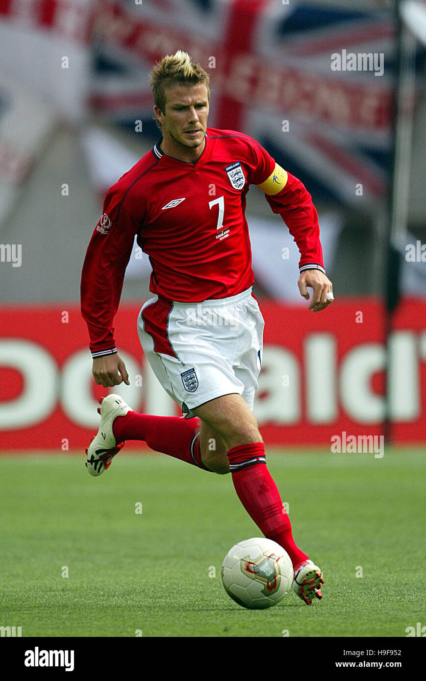 David beckham england 2002 hi-res stock photography and images - Alamy