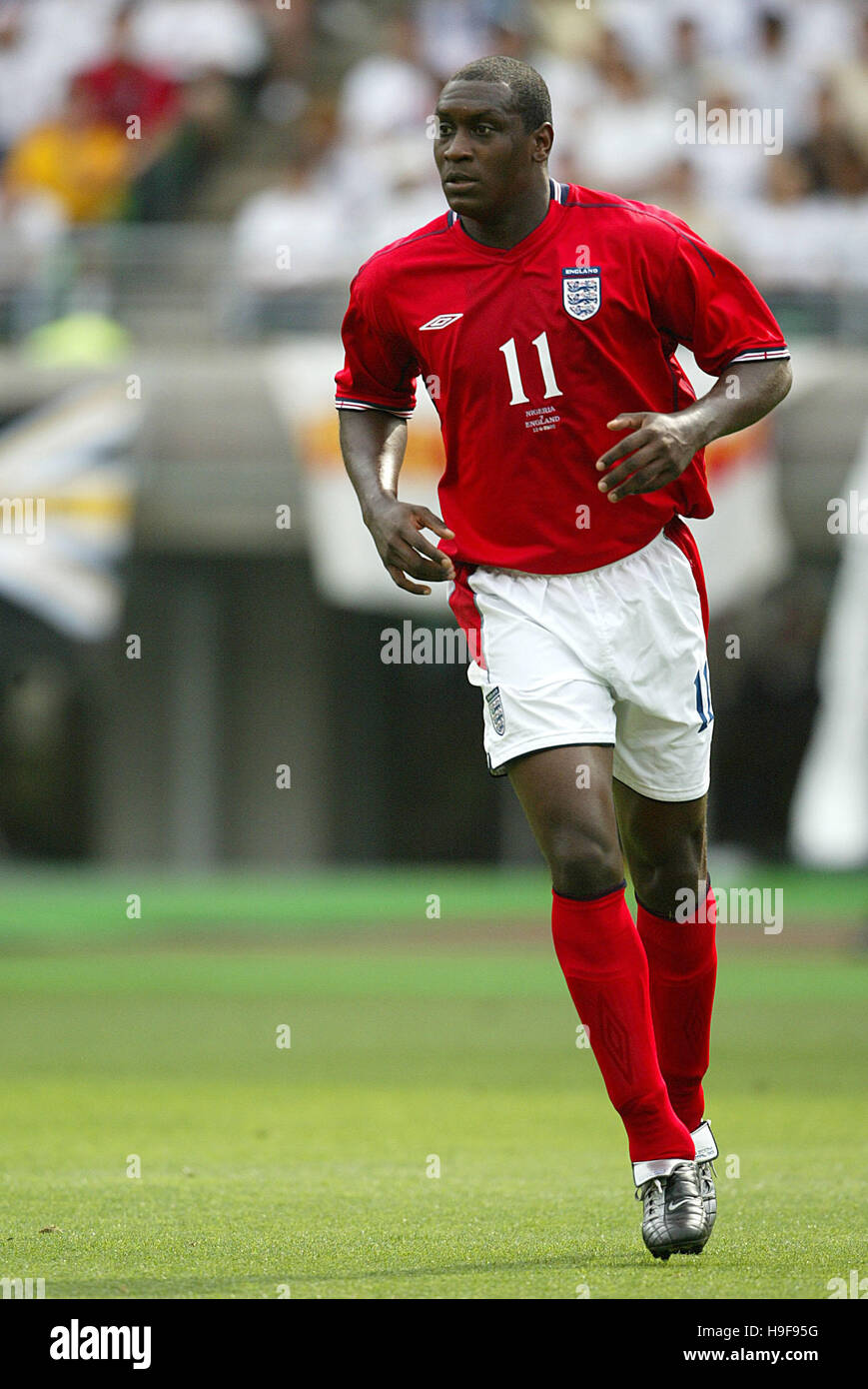 EMILE HESKEY ENGLAND & LIVERPOOL FC OSAKA NAGAI STADIUM OSAKA JAPAN 12 ...