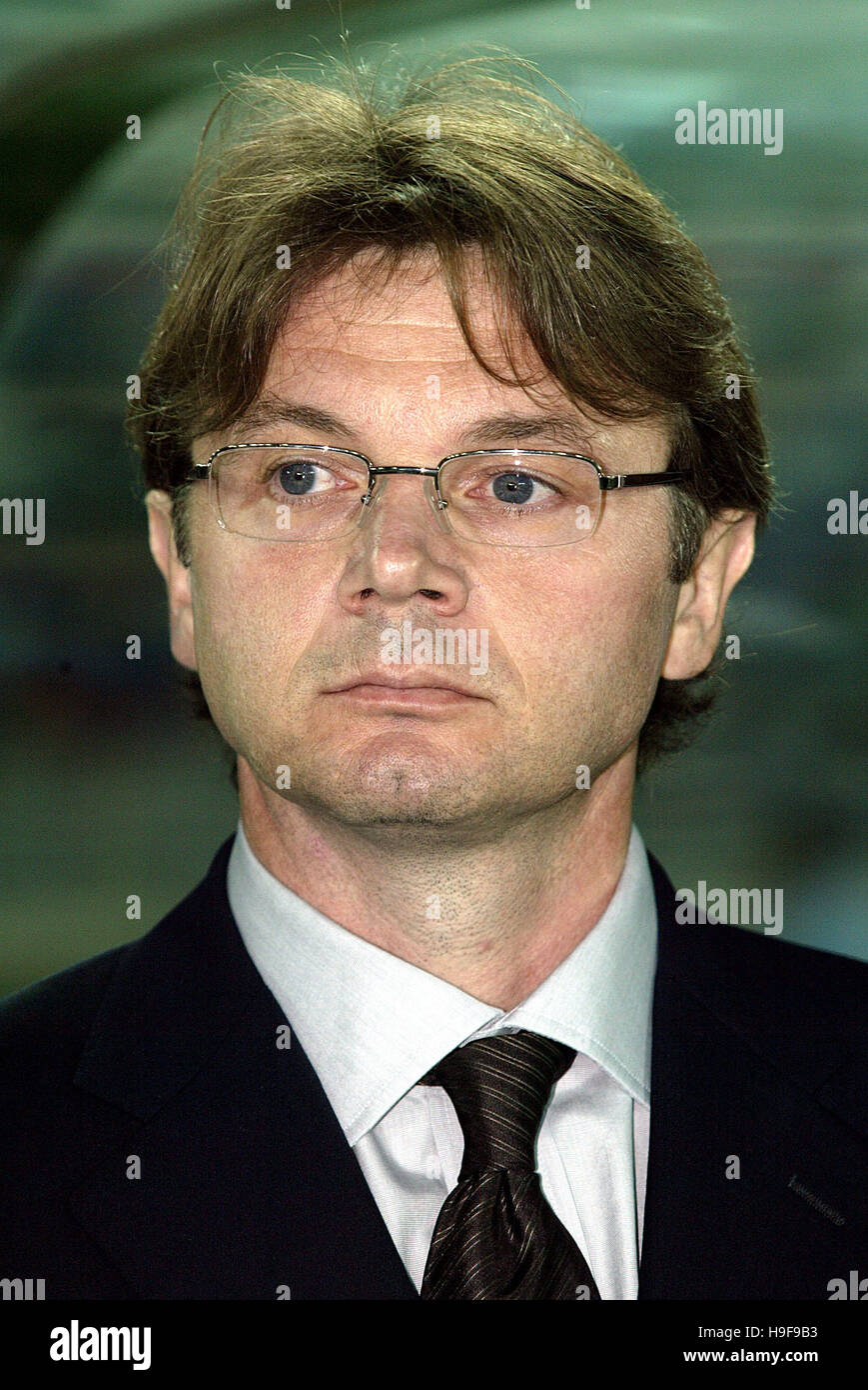 Philippe troussier japan coach international hi-res stock photography ...