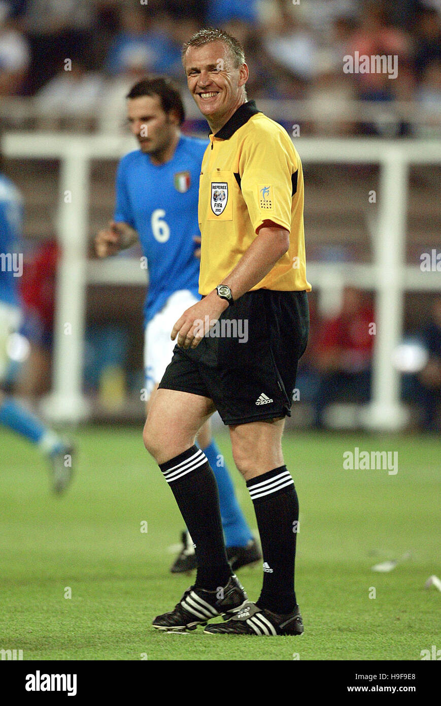 Graham poll referee hi-res stock photography and images - Alamy
