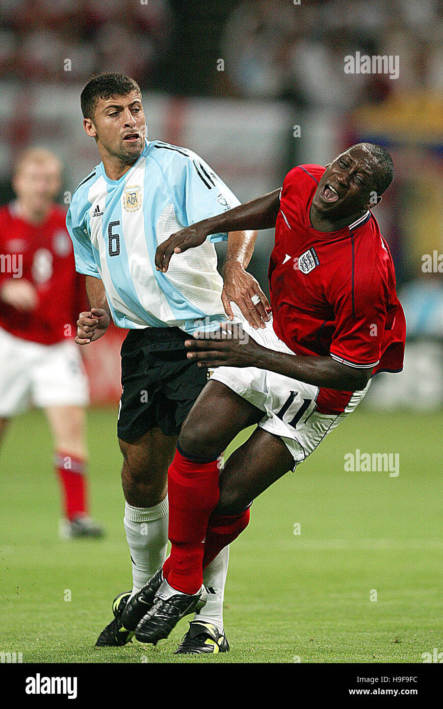 WALTER SAMUEL & EMILE HESKEY ENGLAND V ARGENTINA SAPPORO DOME SAPPORO ...