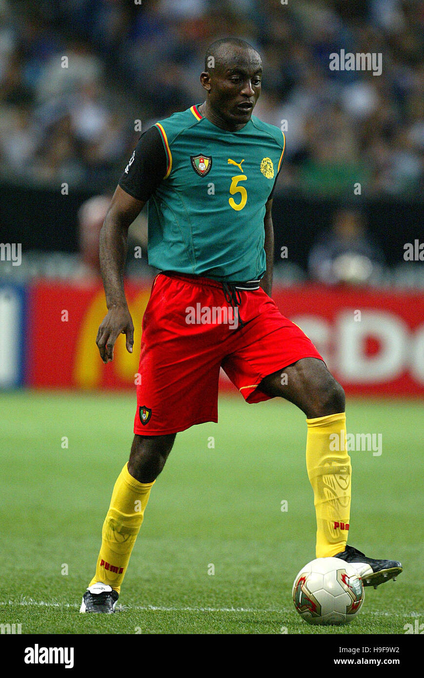 RAYMOND KALLA CAMEROON SAITAMA STADIUM SAITAMA JAPAN 06 June 2002 Stock ...