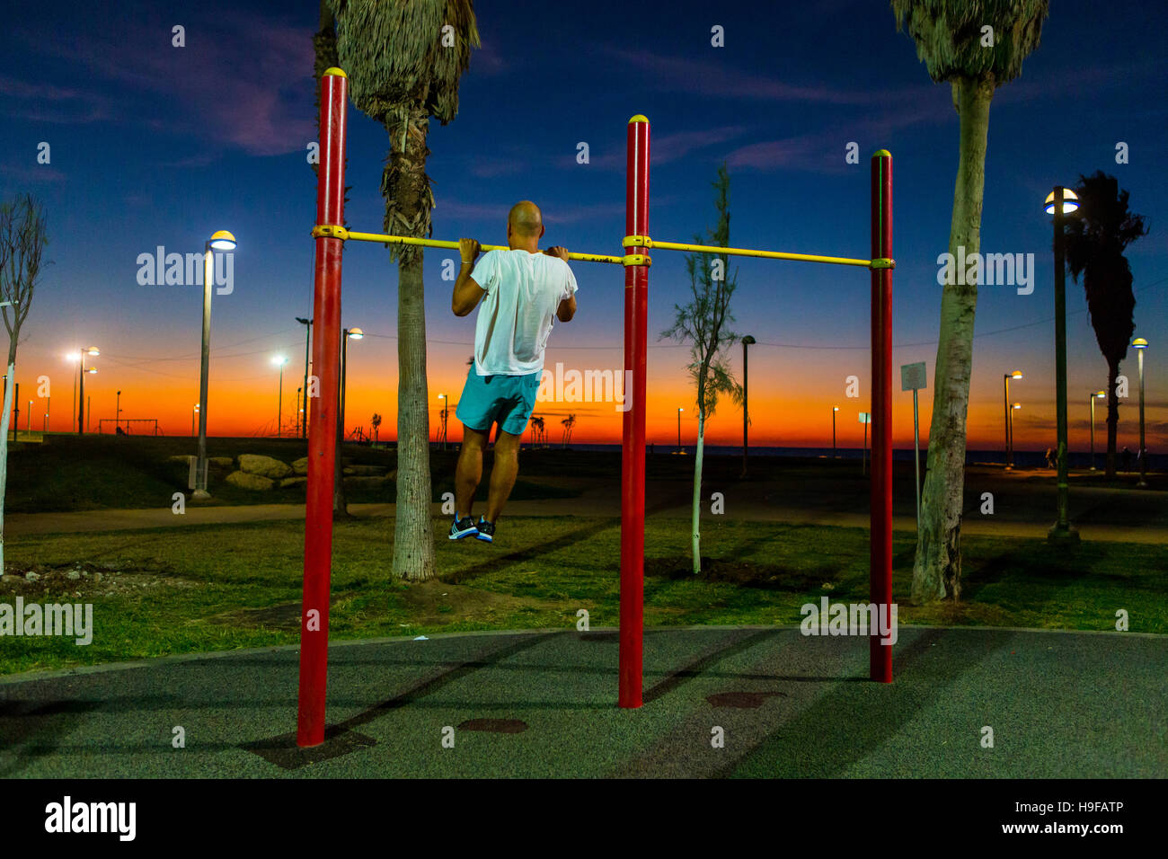 Exercise bar hi-res stock photography and images - Alamy