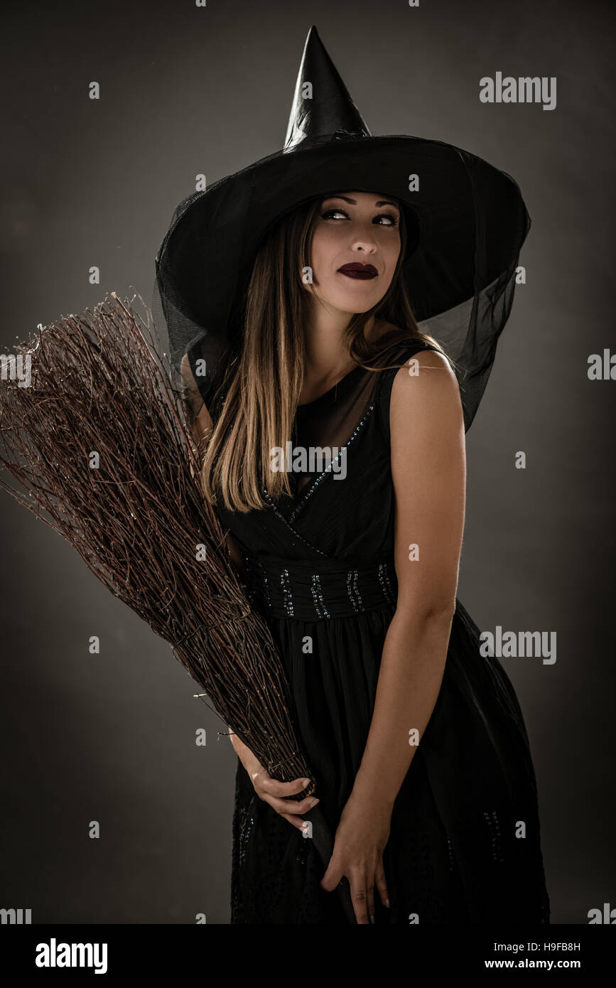 Angry witch hi-res stock photography and images - Alamy