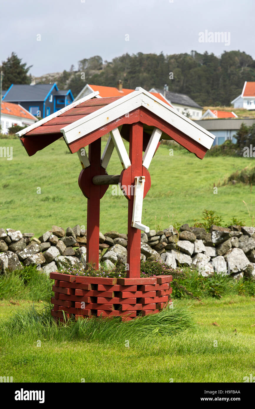 Red well hi-res stock photography and images - Alamy