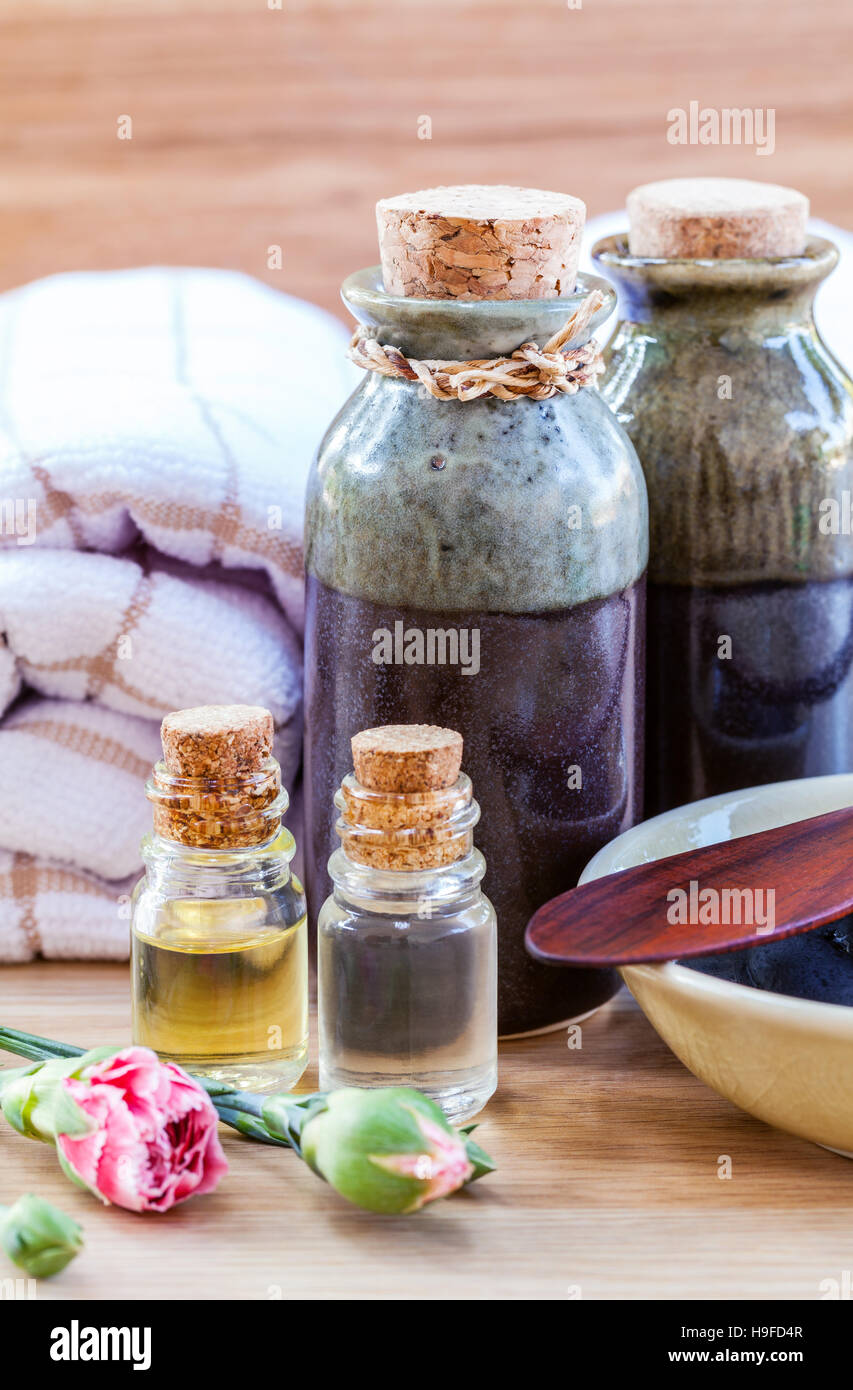 Spa and wellness treatment setup on wooden panel Stock Photo - Alamy