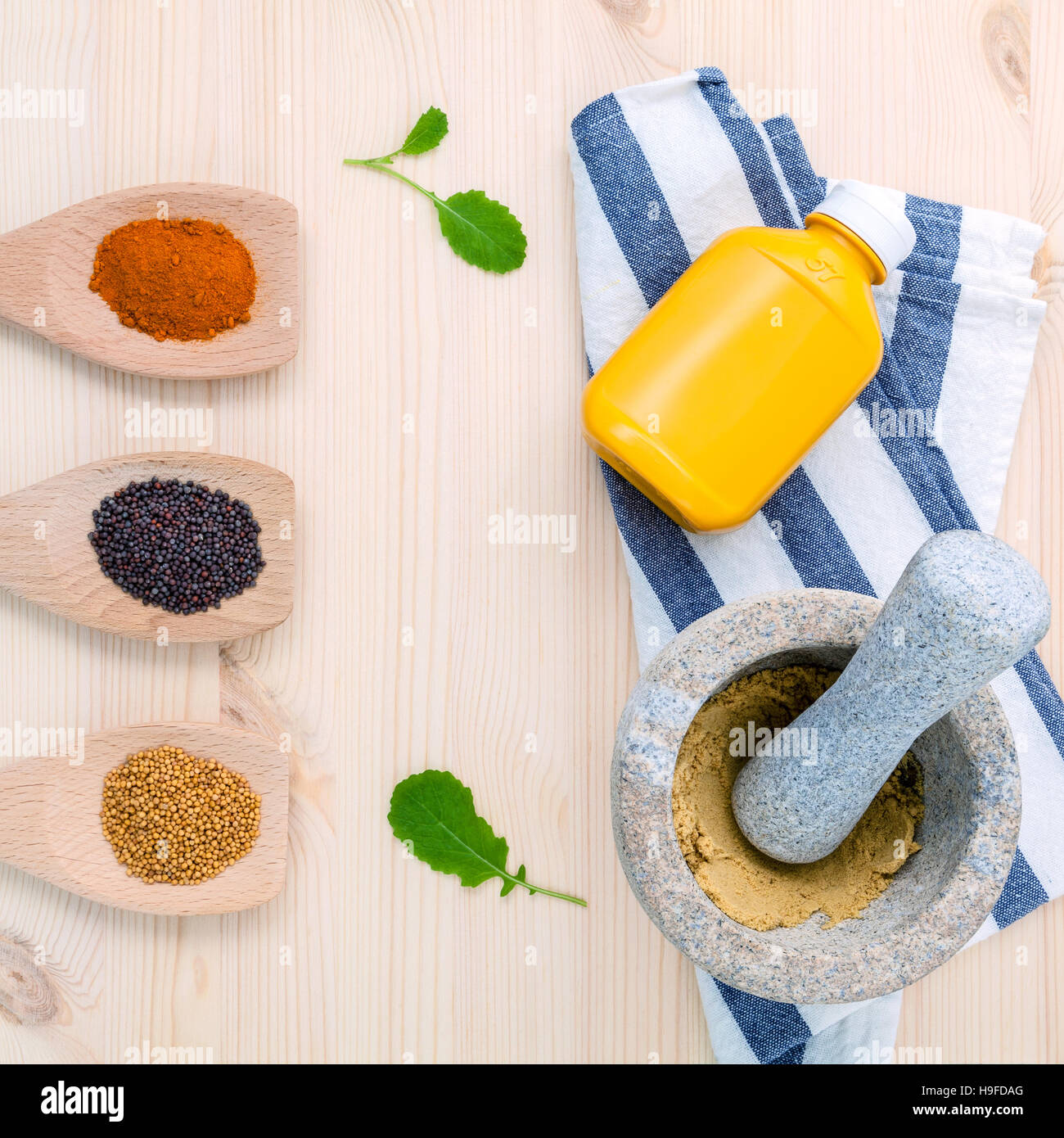 Mustard plant pot hi-res stock photography and images - Alamy