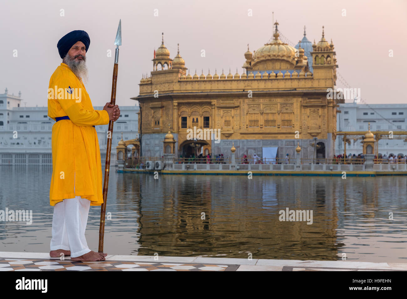 Sikh guard, Golden Temple, Amritsar, Punjab, North India, India Stock ...