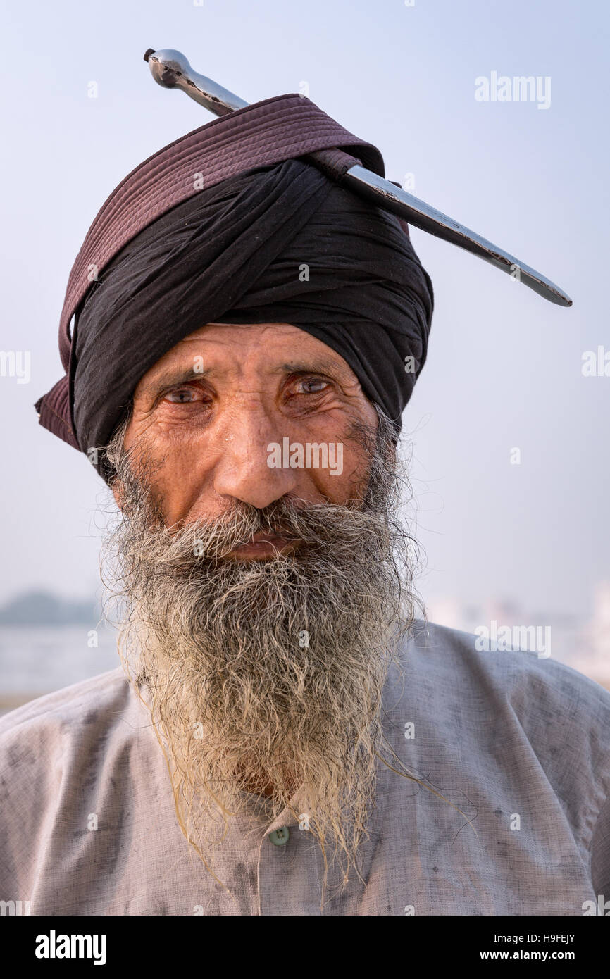 Sikh pilgrim with his Kirpan in his turban. The Golden Temple, Amritsar ...