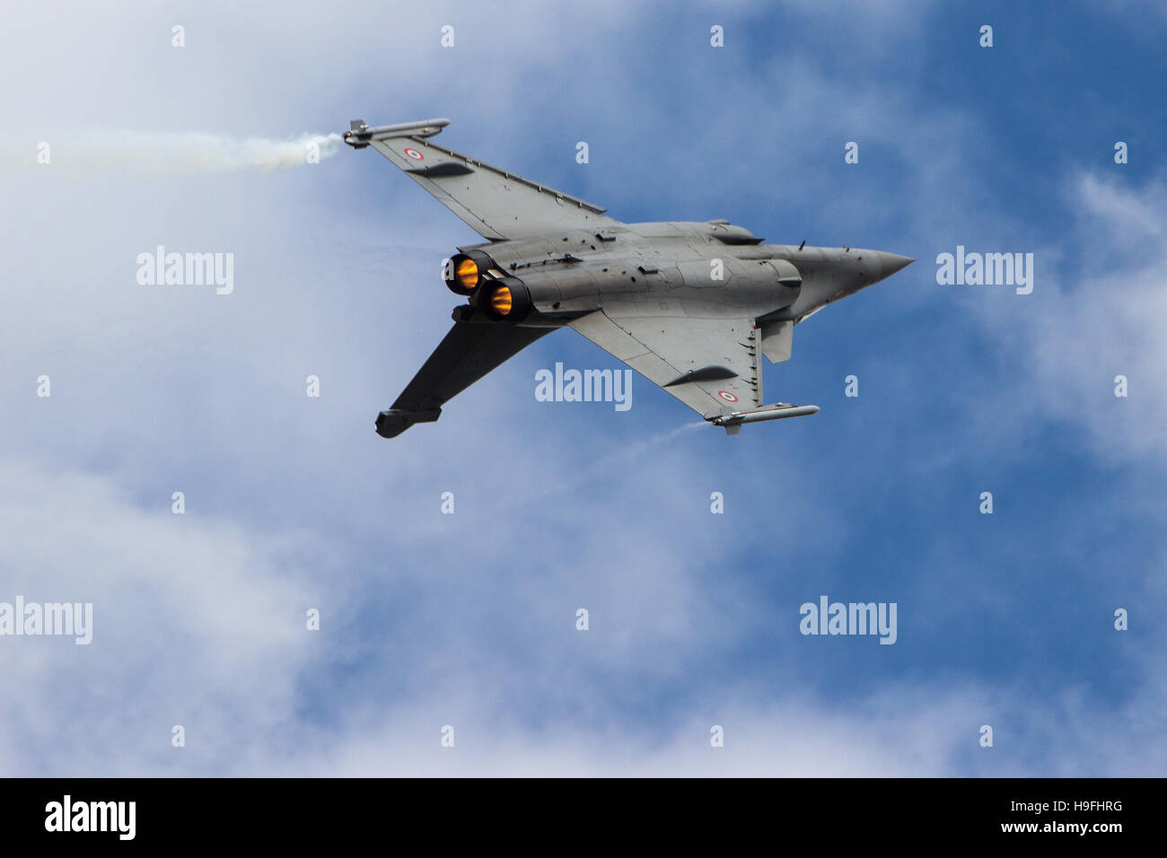 Fighter Jet flying away from camera Stock Photo - Alamy