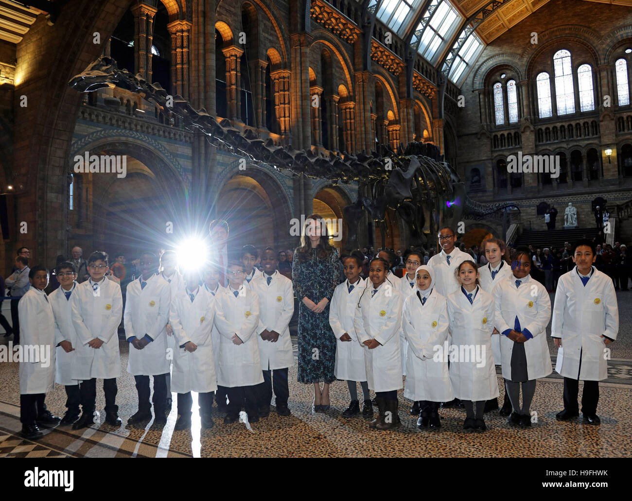 The Duchess of Cambridge poses with pupils from Oakington Manor Primary ...