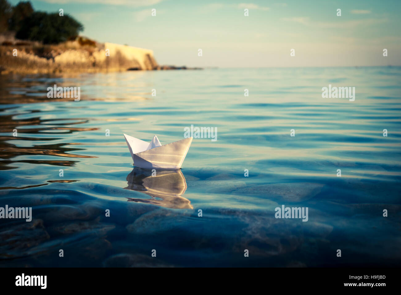 Papercraft ship hi-res stock photography and images - Alamy