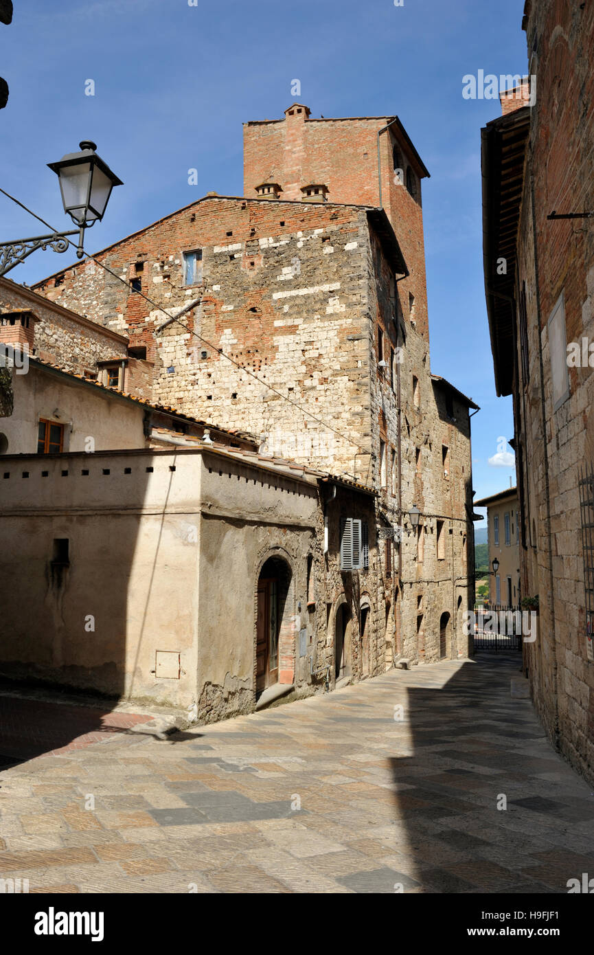 Via del Castello, Colle di Val d'Elsa, Tuscany, Italy Stock Photo - Alamy