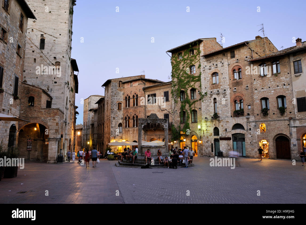 Piazza Della Cisterna Stock Photos & Piazza Della Cisterna Stock Images ...