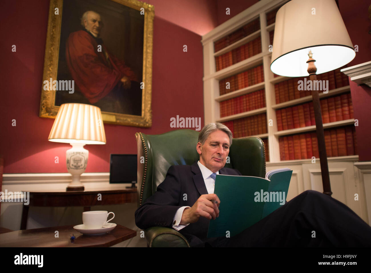 RETRANSMITTED WITH CORRECT CAPTION EMBARGOED TO 1800 TUESDAY NOVEMBER ...