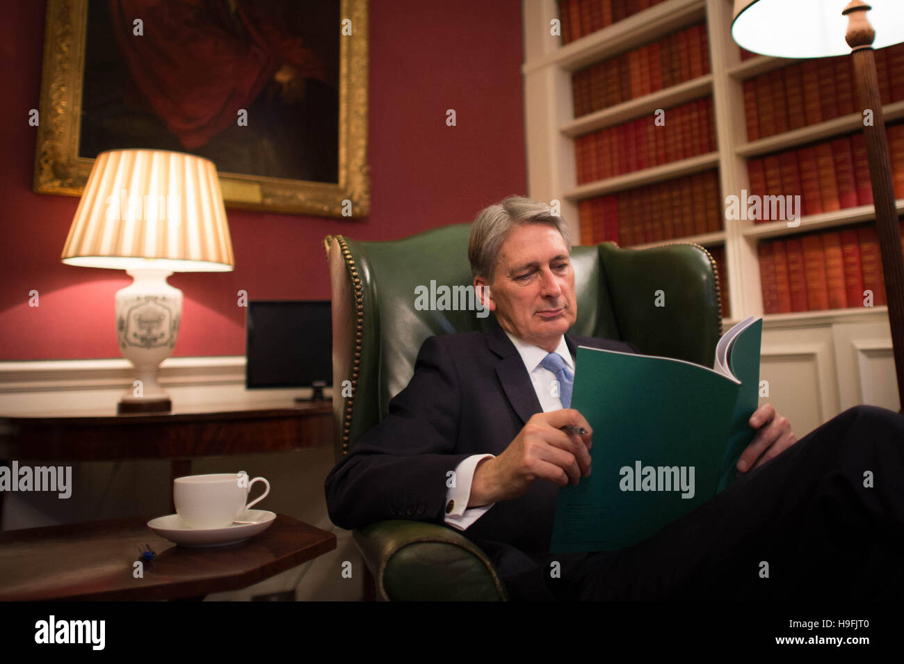 RETRANSMITTED WITH CORRECT CAPTION EMBARGOED TO 1800 TUESDAY NOVEMBER ...