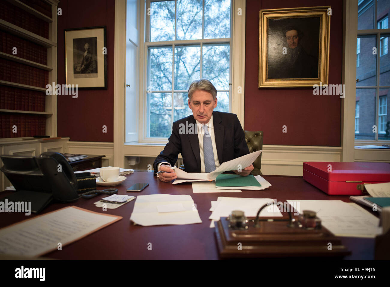 RETRANSMITTED WITH CORRECT CAPTION EMBARGOED TO 1800 TUESDAY NOVEMBER ...