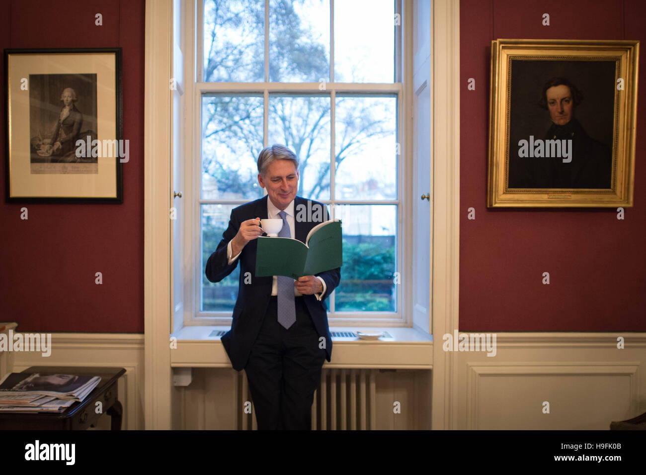 RETRANSMITTED WITH CORRECT CAPTION EMBARGOED TO 1800 TUESDAY NOVEMBER ...