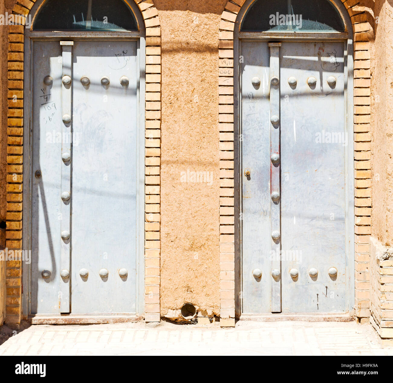 iran old wooden door and wall in the house Stock Photo - Alamy