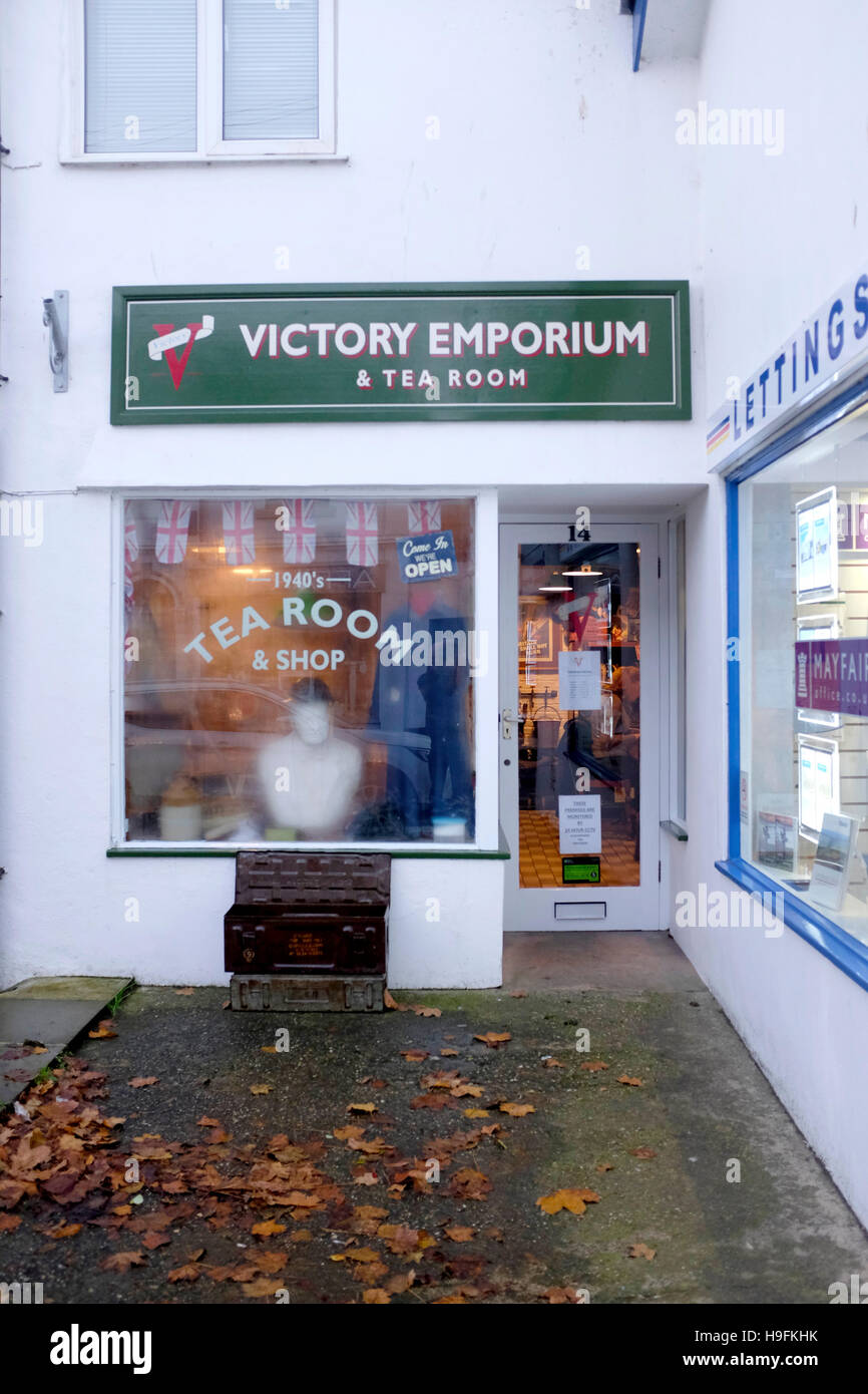1940s shop exterior hi-res stock photography and images - Alamy