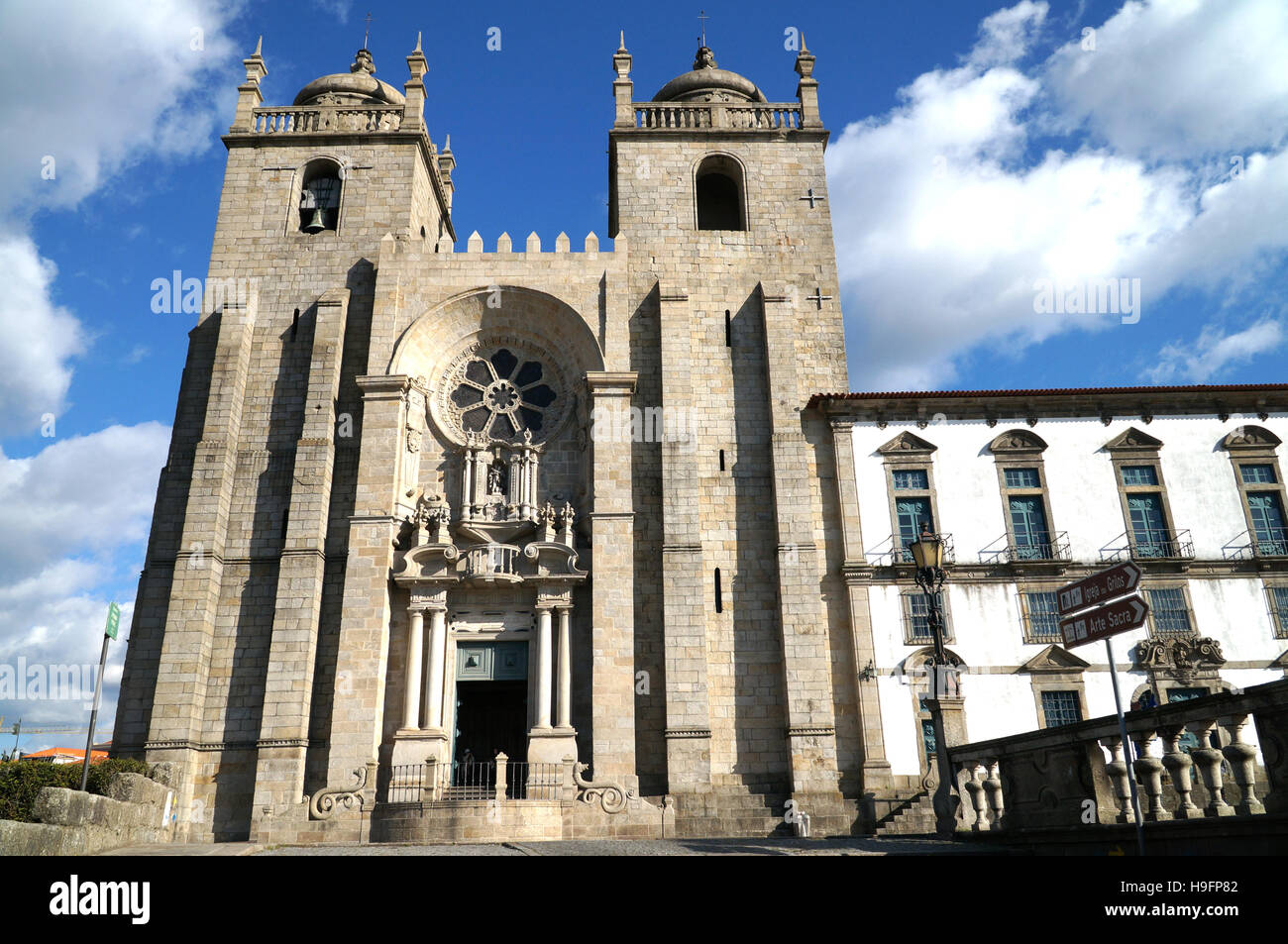 Built in the 13th century, the Romanesque Porto Cathedral (Se do Porto ...