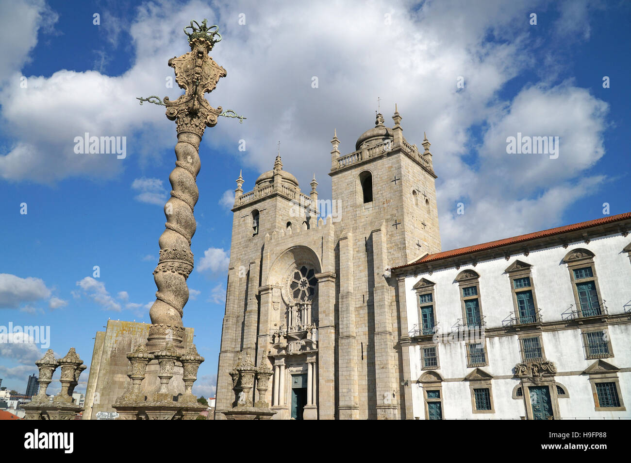 Built in the 13th century, the Romanesque Porto Cathedral (Se do Porto ...