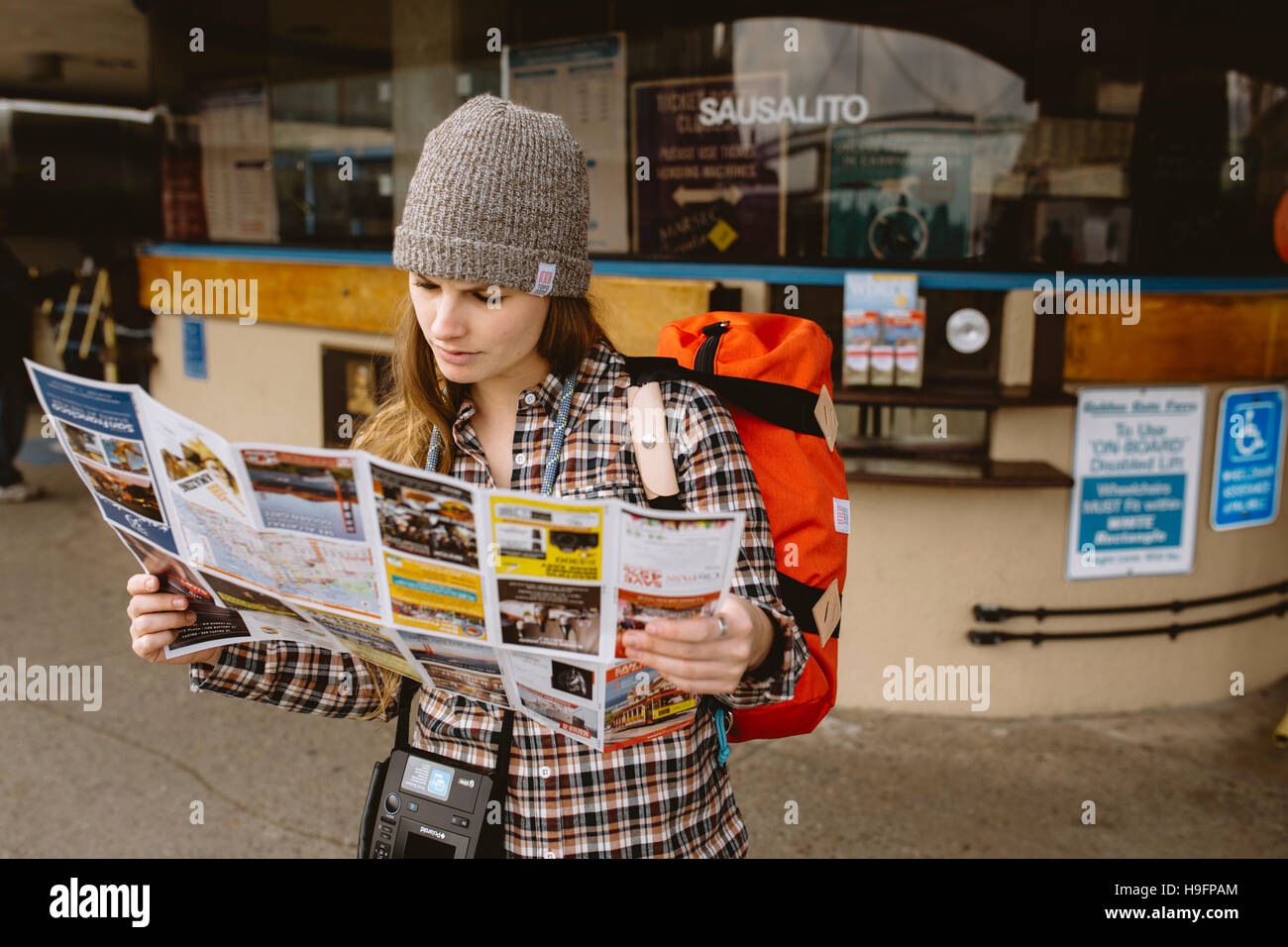 A woman reading a map in San Francisco Stock Photo - Alamy