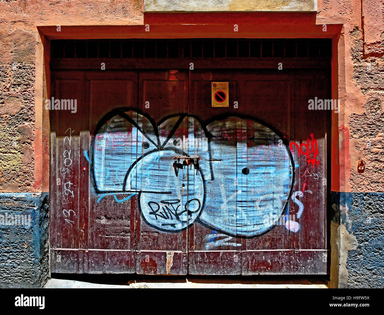 Elephant graffiti hi-res stock photography and images - Alamy