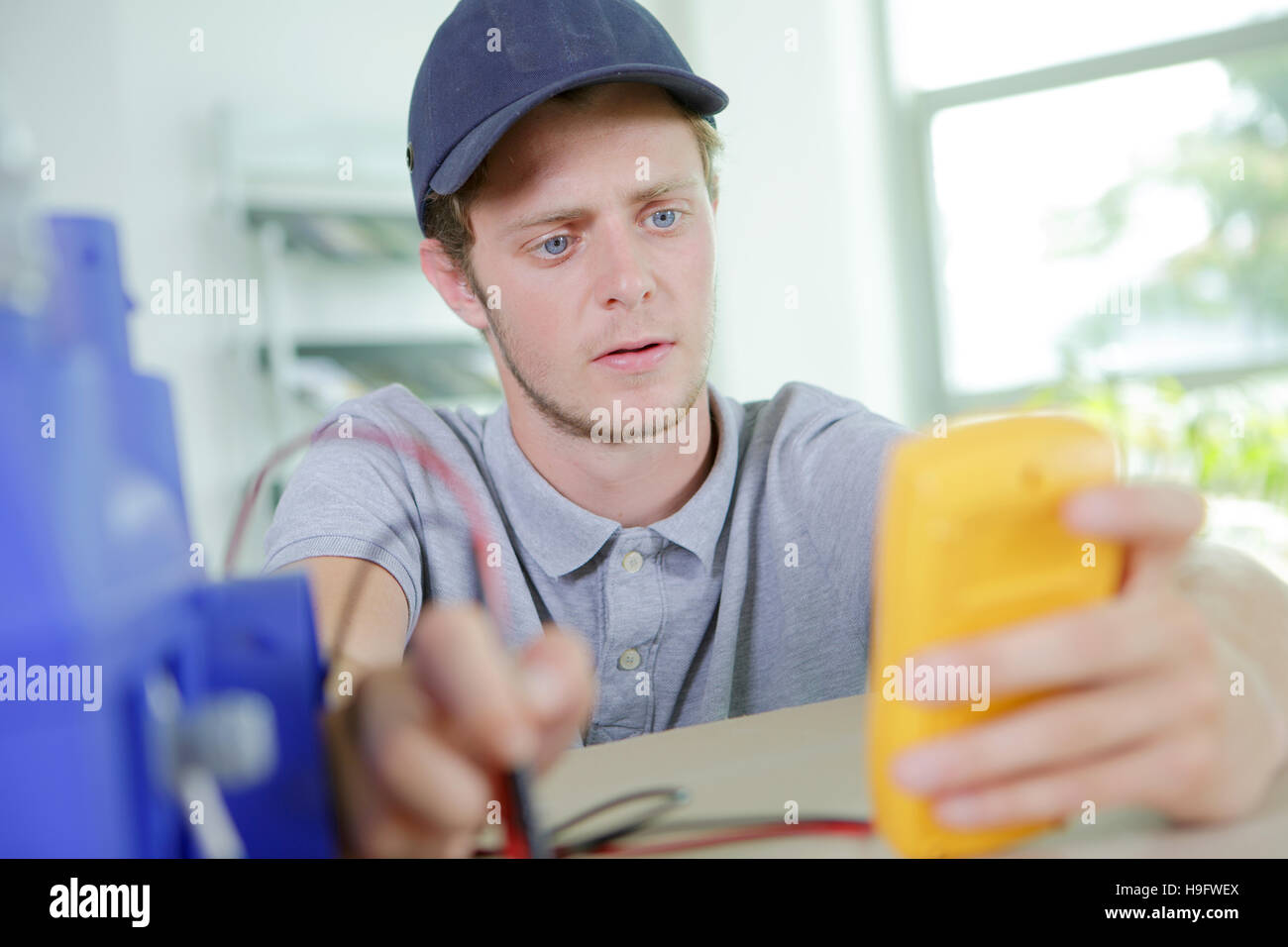 Electrical signal hi-res stock photography and images - Alamy