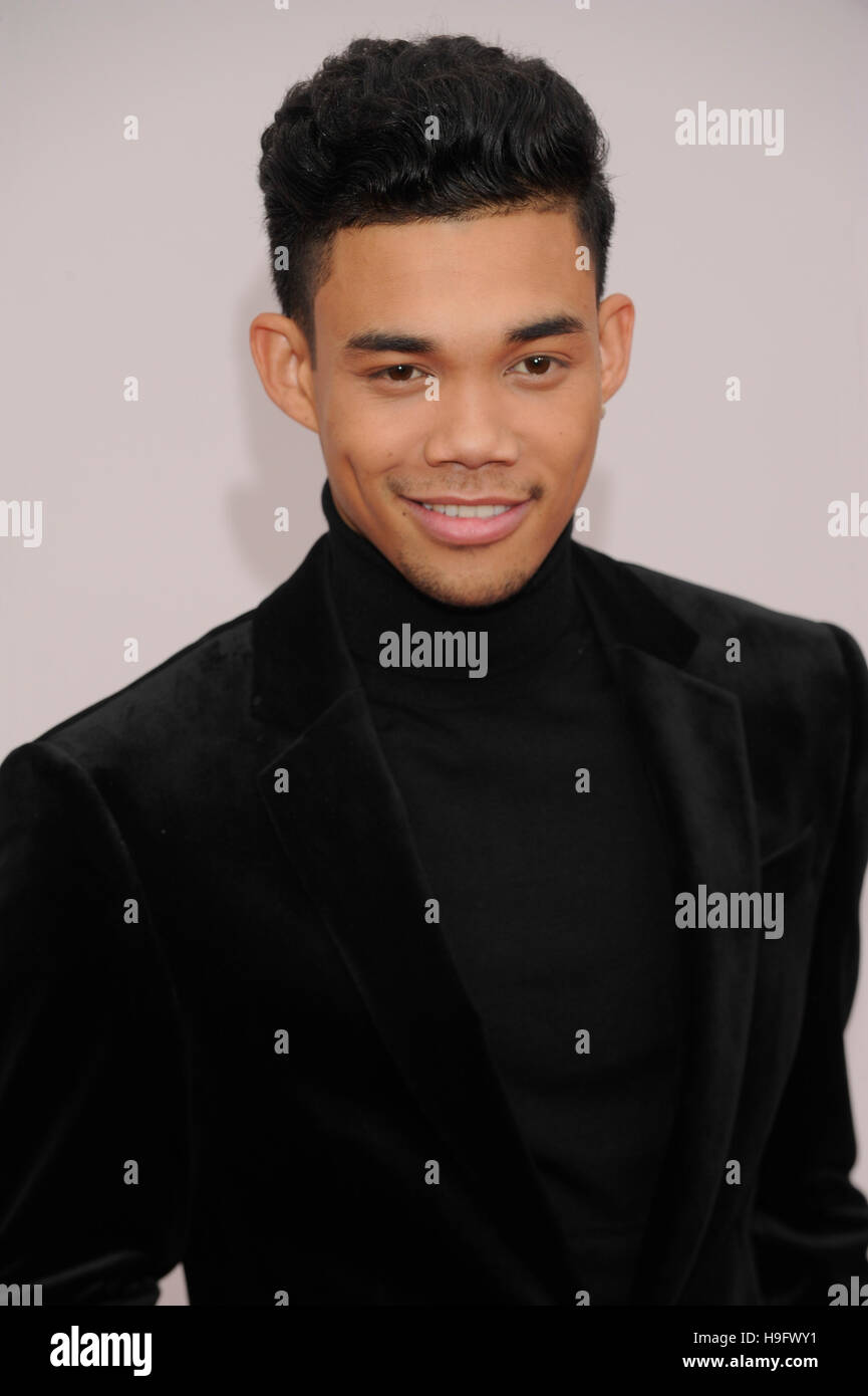 Roshon Fegan arrives at the 2016 American Music Awards at Microsoft ...