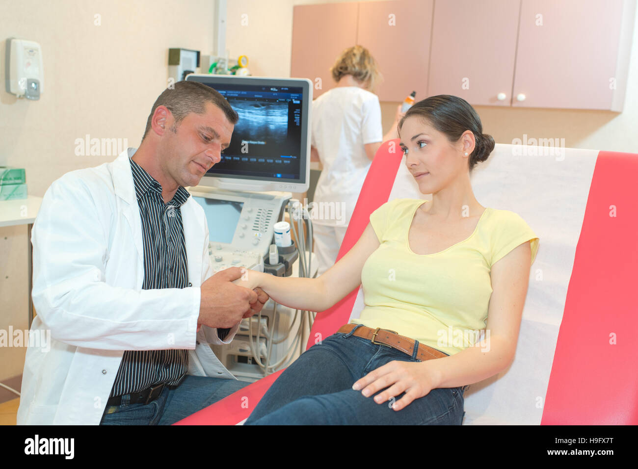 doctor checking patient wrist Stock Photo - Alamy