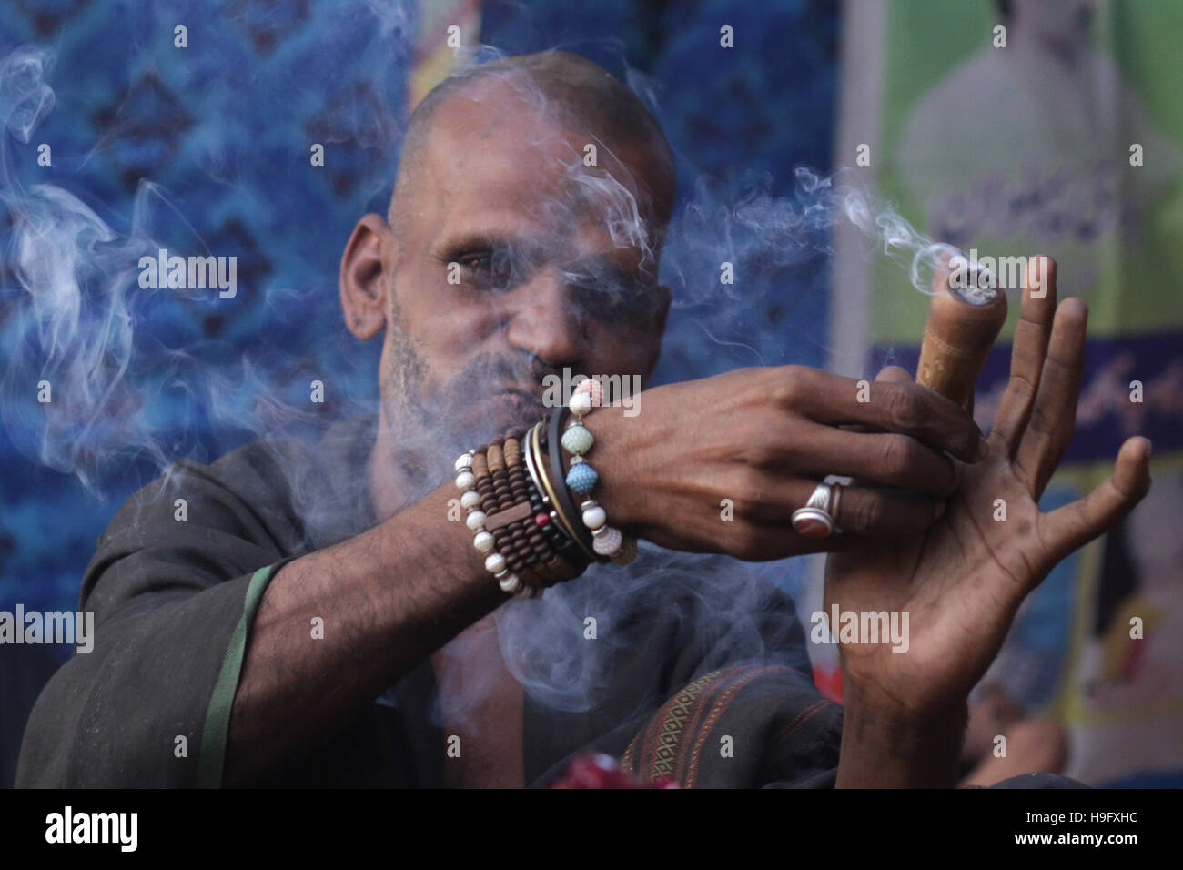 Lahore, Pakistan. 21st Nov, 2016. Pakistani devotees (Traditional ...