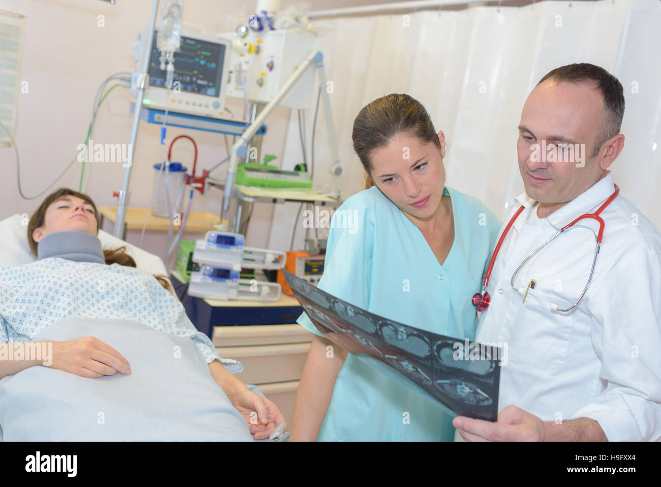 doctors examining patients xray in hospital room Stock Photo - Alamy