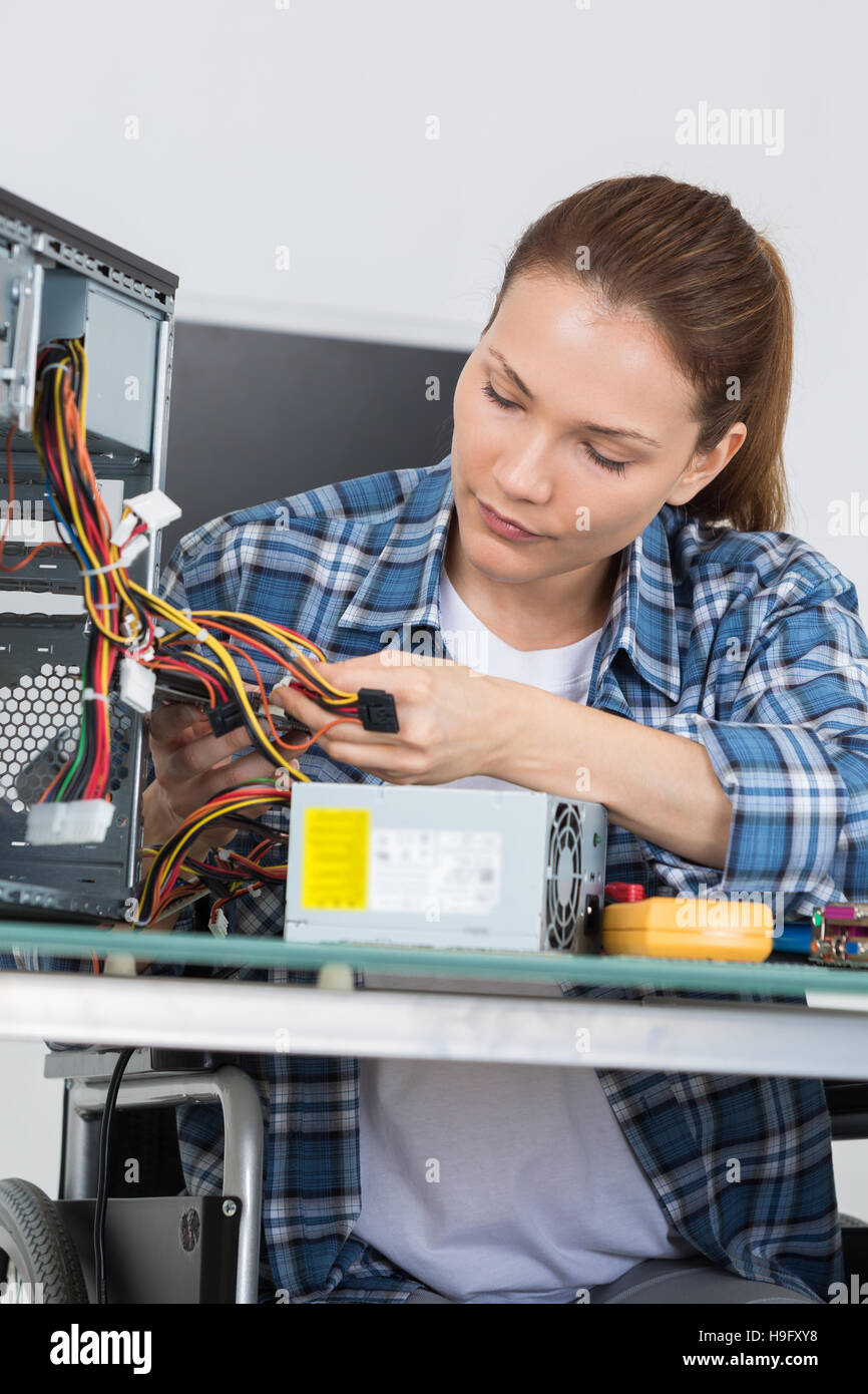 Fixing computer hi-res stock photography and images - Alamy