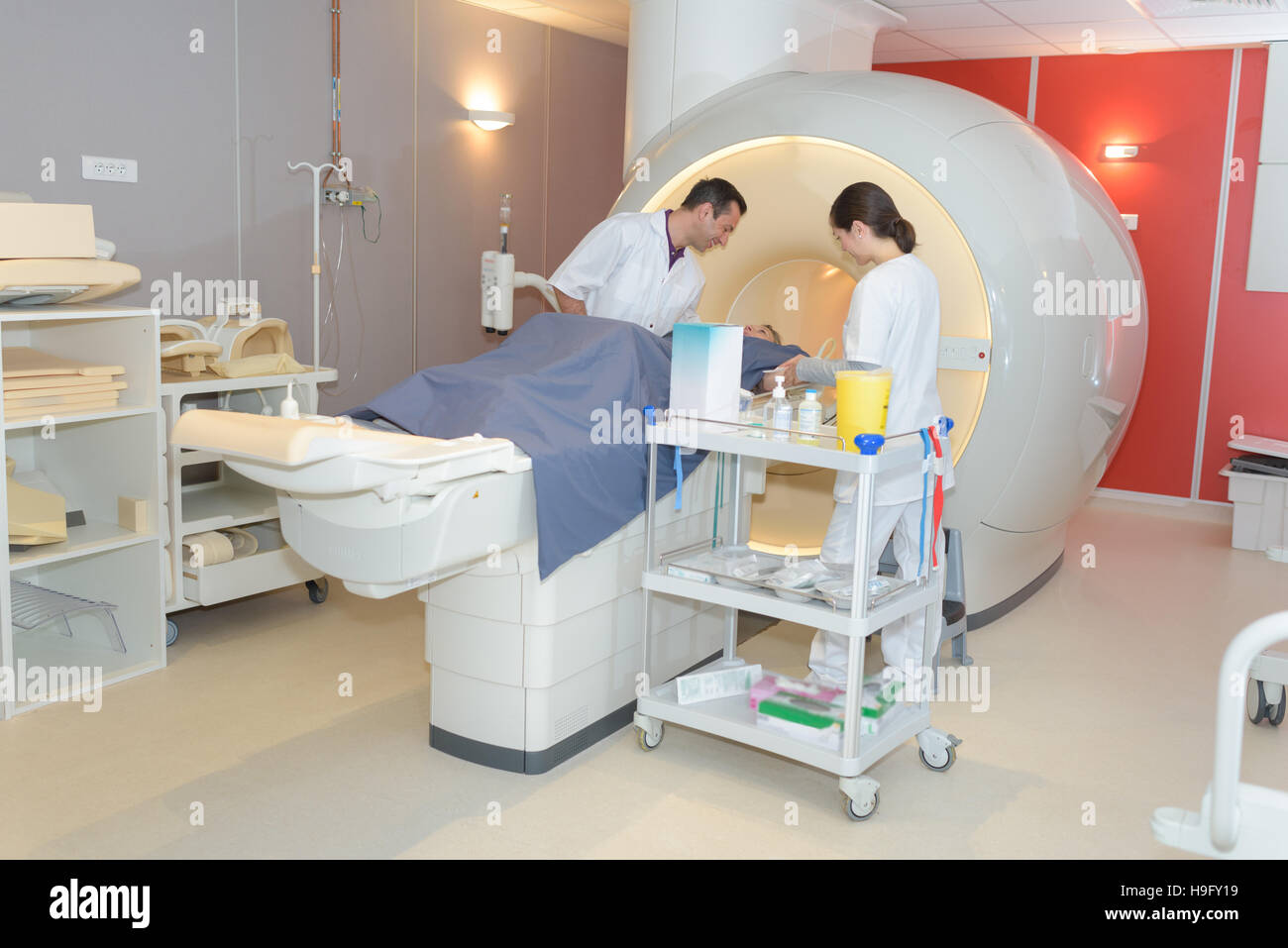 radiologist preparing female patient for mri scan in hospital Stock ...