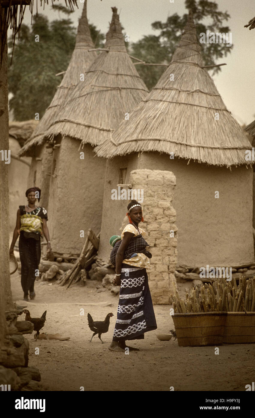 Dogon tribe hi-res stock photography and images - Alamy