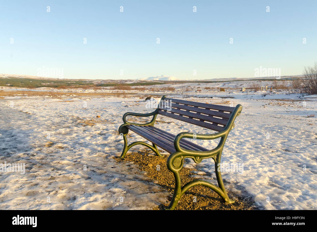 Metal bench hi-res stock photography and images - Alamy