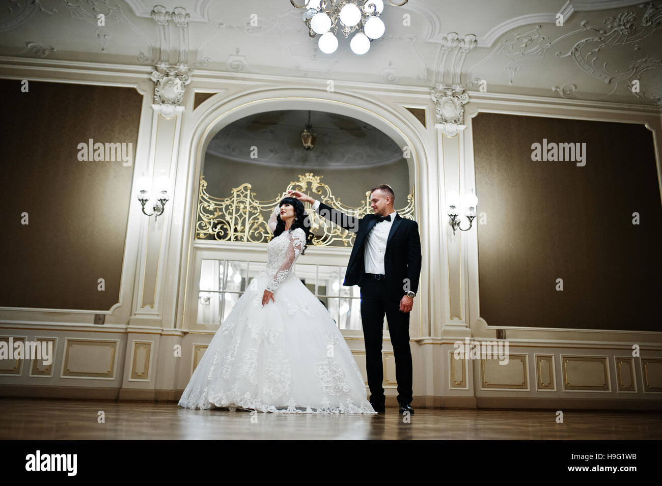 Magnificent wedding couple on royal room with many mirrors Stock Photo ...