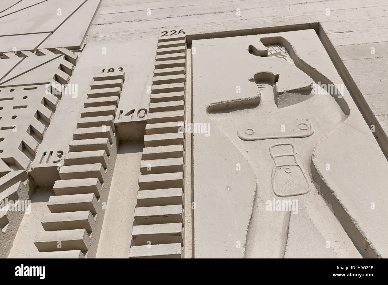 BERLIN, GERMANY - JULY 2014: The Modular Man on a side wall of ...