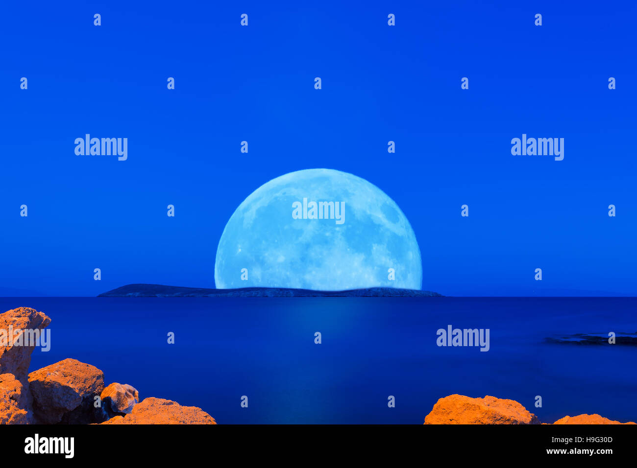 Water coming out of rocks hi-res stock photography and images - Alamy