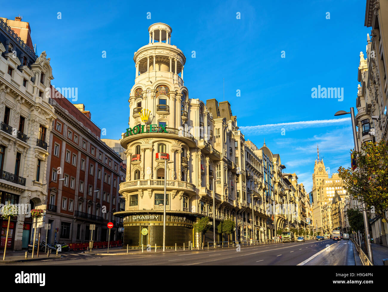 Edificio grassy hi-res stock photography and images - Alamy
