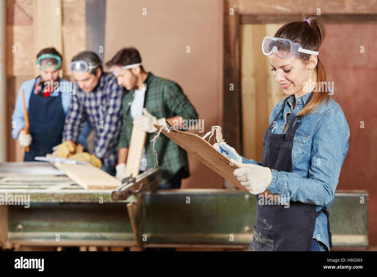 Woman with checklist and clipboard controling organization Stock Photo ...