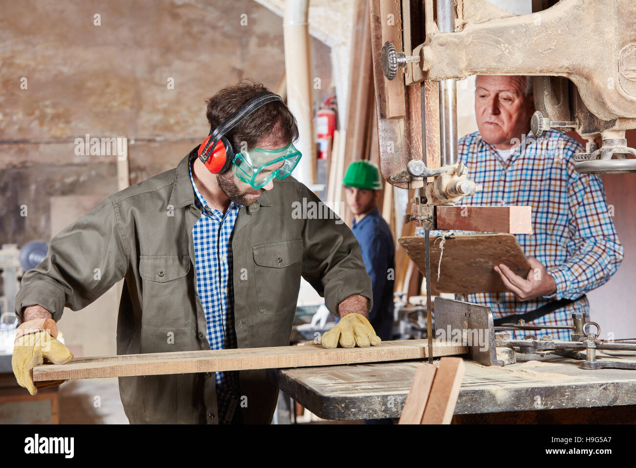 Carpenter cutting wood during apprenticeship Stock Photo - Alamy