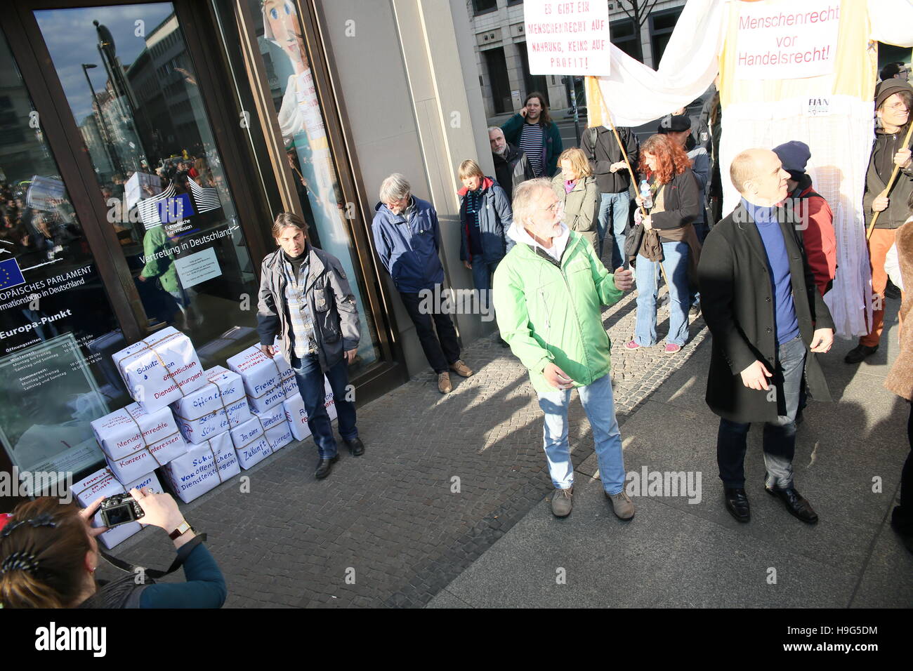 Mass protest against TTIP and CETA with a human chain at Brandenburg ...