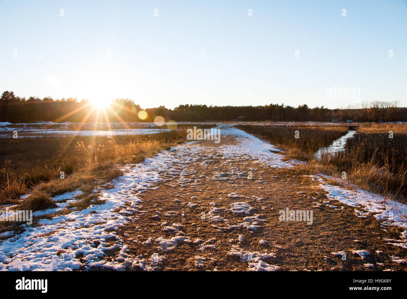 Dirt path hi-res stock photography and images - Alamy