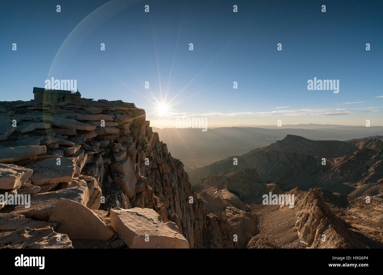 Mount whitney summit shelter hi-res stock photography and images - Alamy