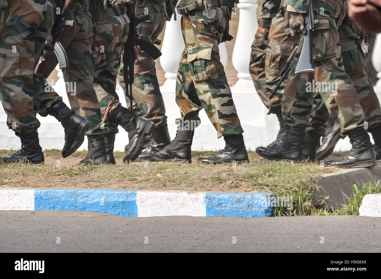 Army men are walking Stock Photo - Alamy