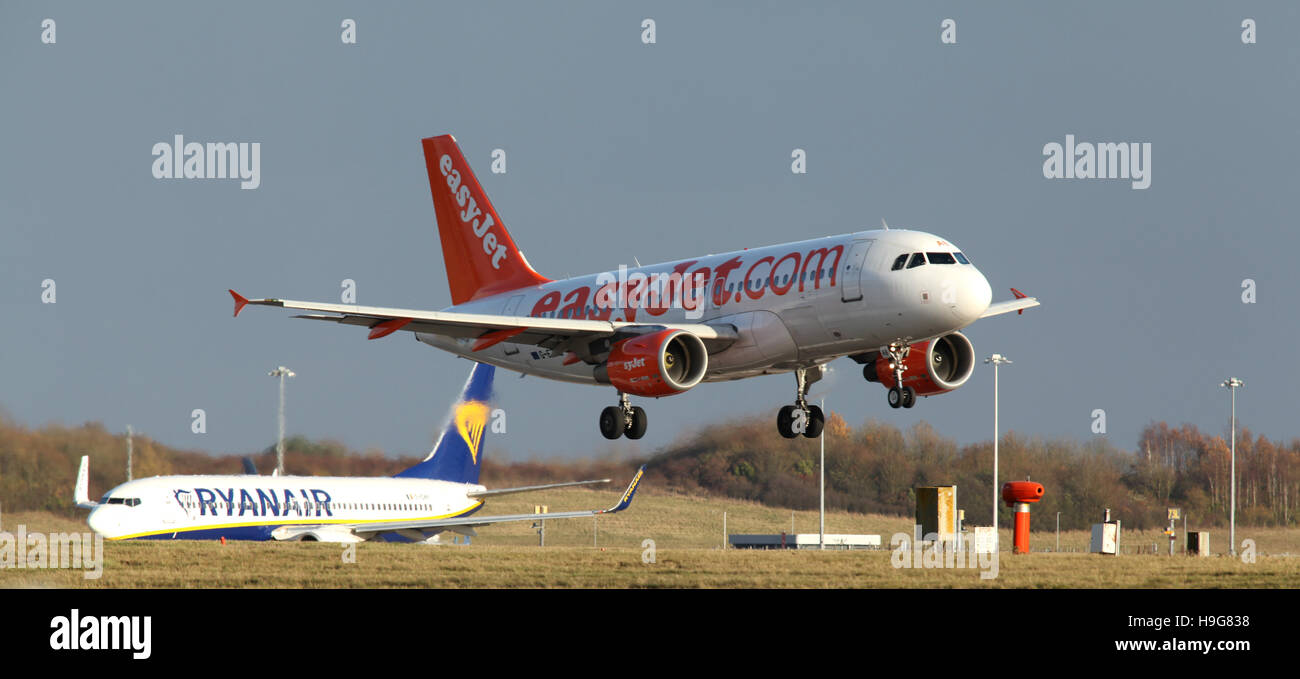EasyJet Airbus A319, G-EZAB, landing at London Stansted Airport, Essex ...