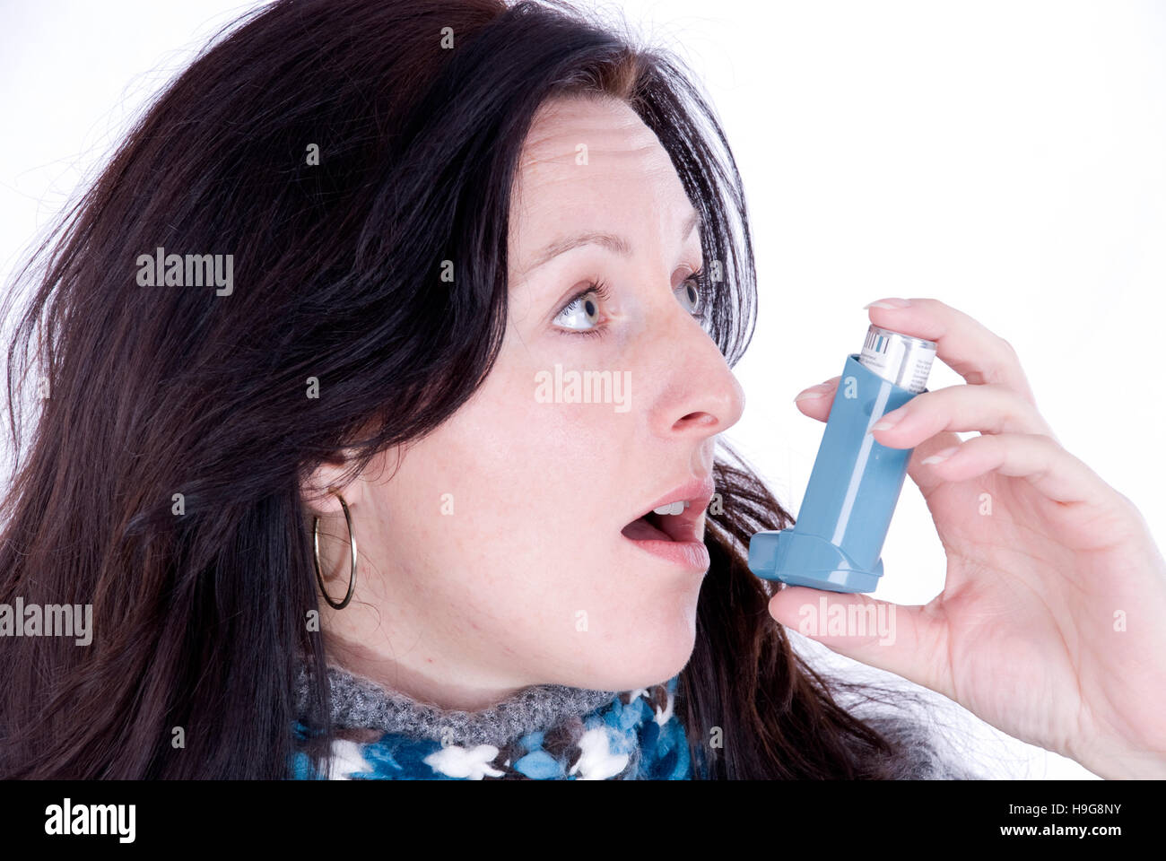 Woman using an asthma inhaler Stock Photo - Alamy